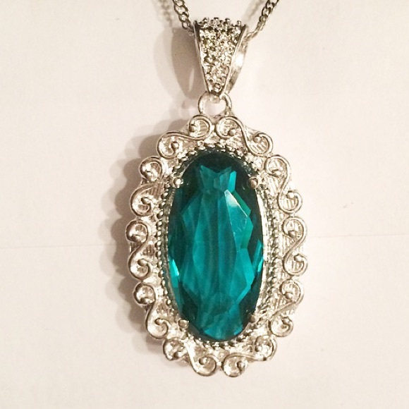 Jewelry | Beautiful Pendant With Chain | Poshmark